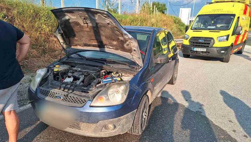 Δείτε φωτογραφίες από το ιχ αυτοκίνητο που έβγαζε έντονους καπνούς στα ...